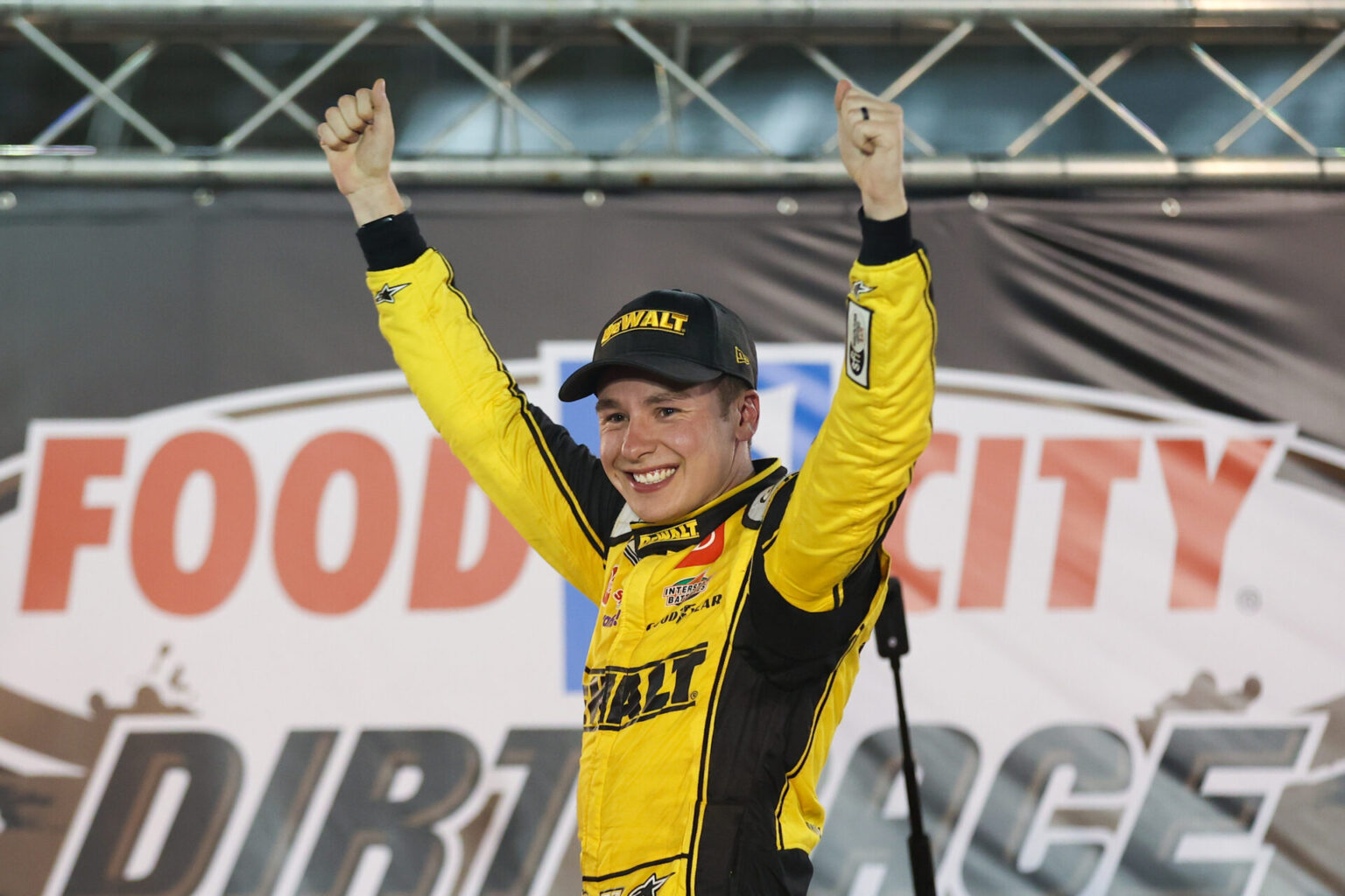 Christopher Bell Wins Prelim, Locks into Chili Bowl Feature - EasySportz